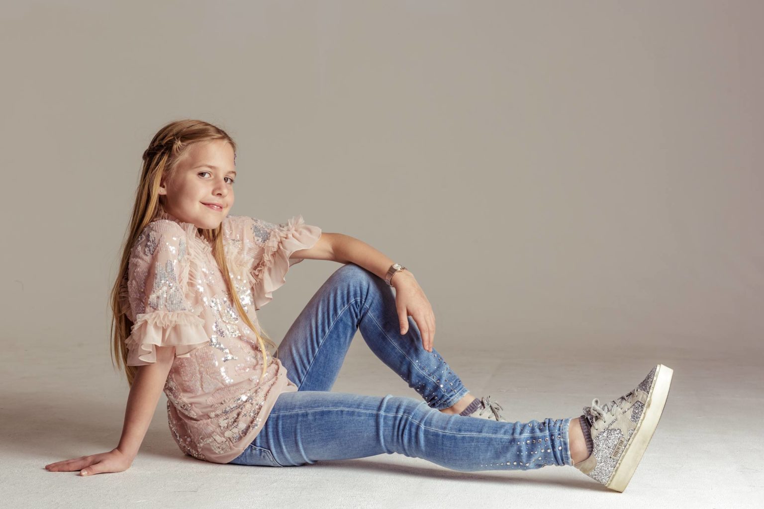 Emily Linge.une artiste a découvrir dejas une mini stars a à Dubaï