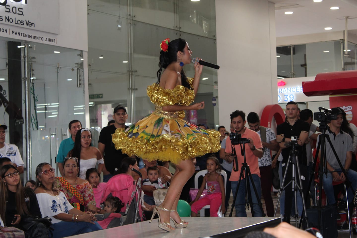 Thania Cleves la beauté colombienne à 18 ans