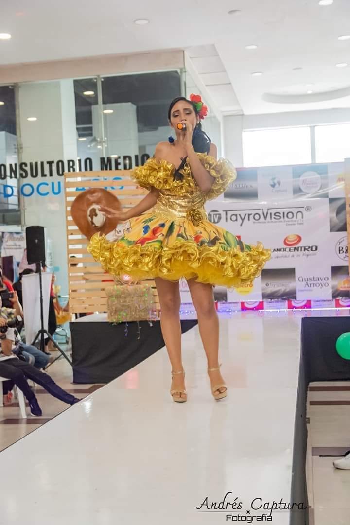 Thania Cleves la beauté colombienne à 18 ans